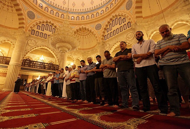 Non-Muslims attempt Ramadan fast in Turkey